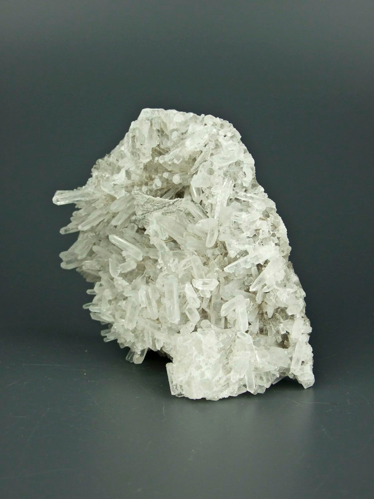 Кварц белый кристалл крупный