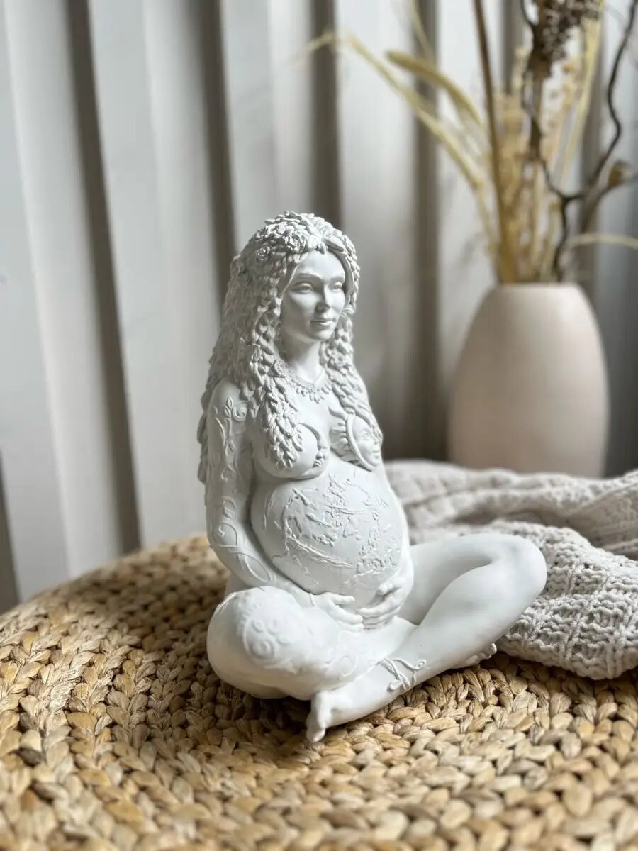 Статуэтка интерьерная гипсовая Богиня Гайя. Мать Земля.