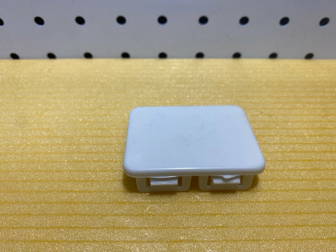 Заглушка рамки (в облицовку) фары DAF 105XF 95XF (ДАФ 105ХФ 95ХФ)