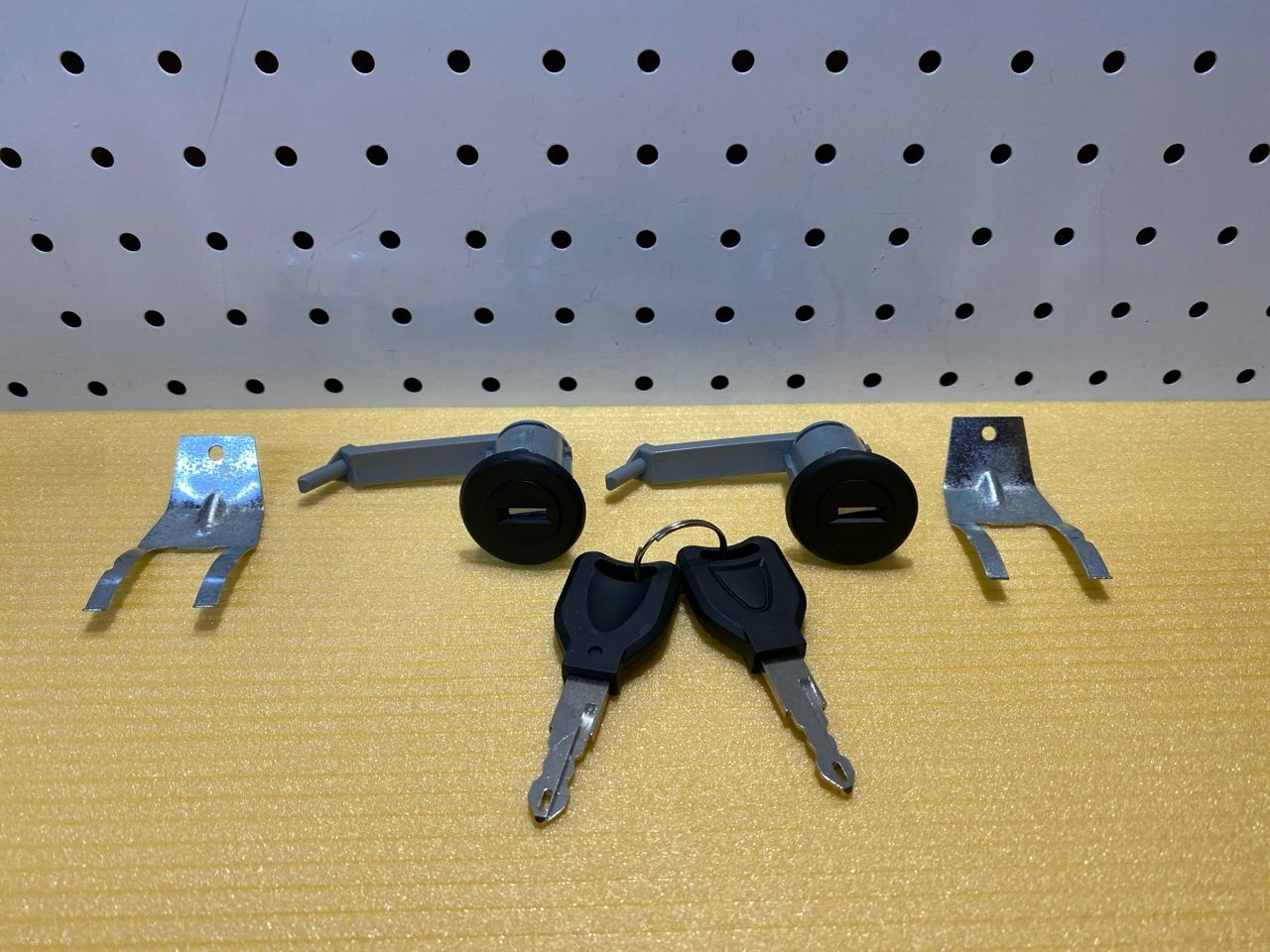 Комплект личинок замков дверей RENAULT MAGNUM