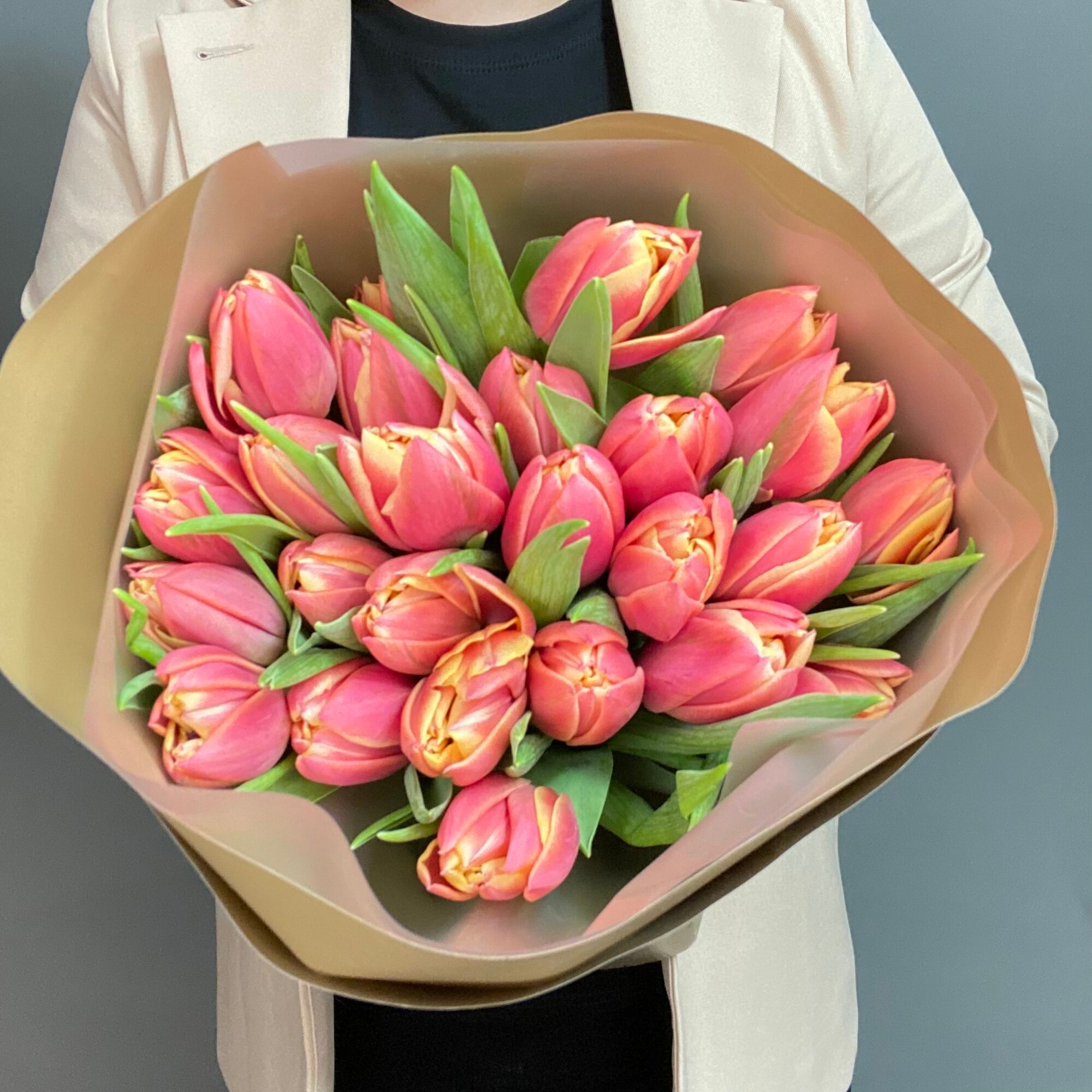 Огненные тюльпаны (тюльпаны), высота букета 40 см, ширина 20 см