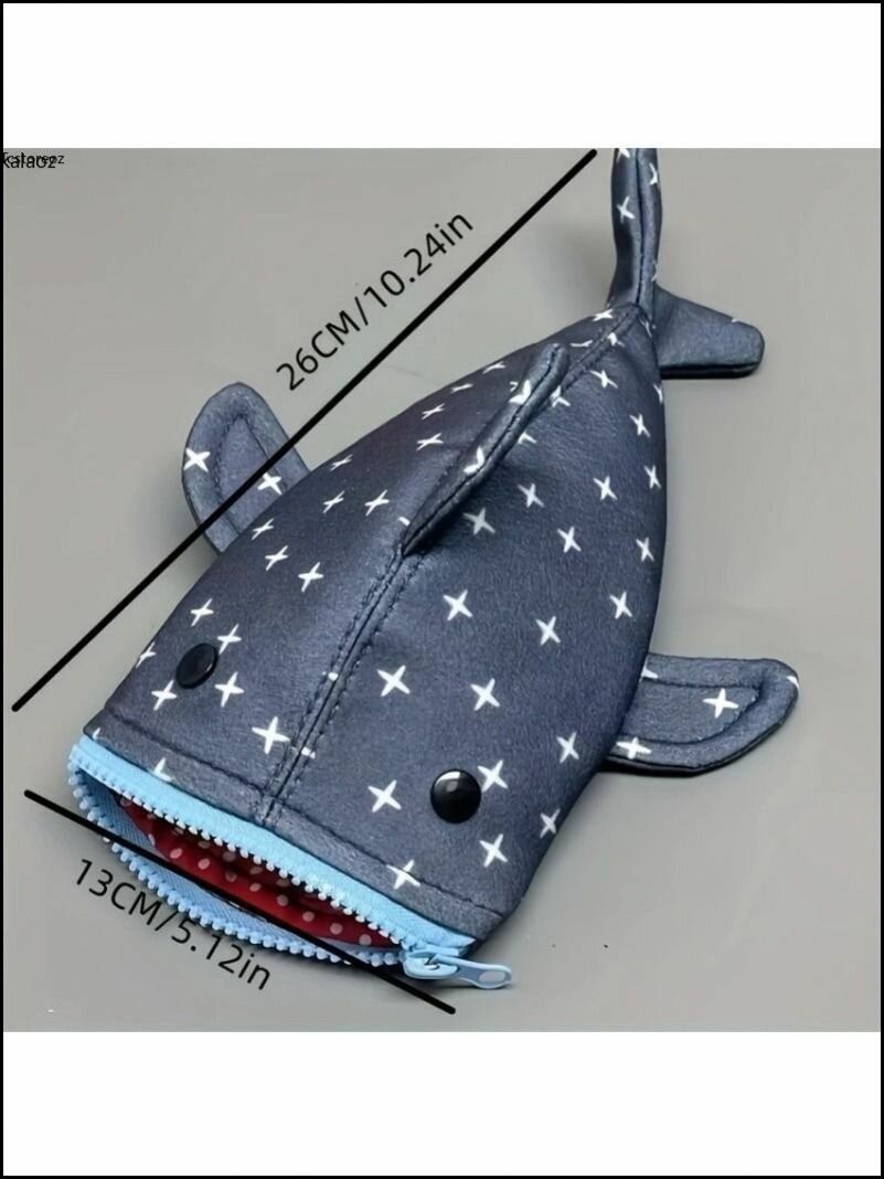 Симпатичный пенал в форме акулы