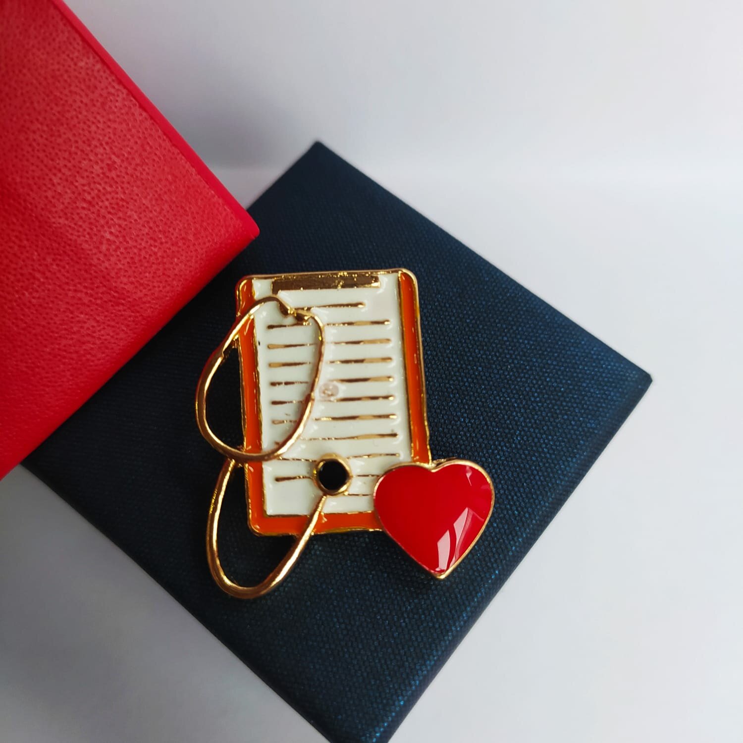 Брошь, эмаль