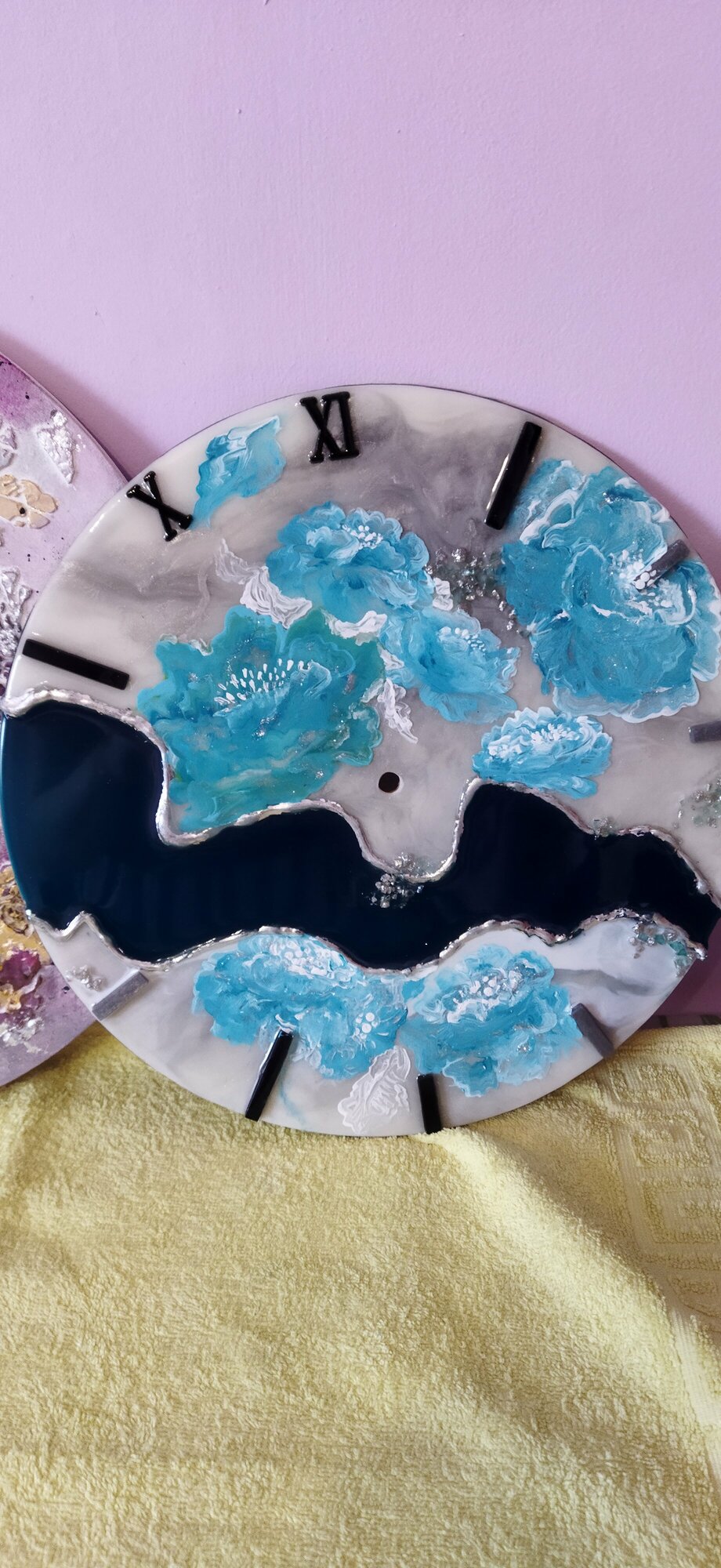 Часы настенные из эпоксидной смолы