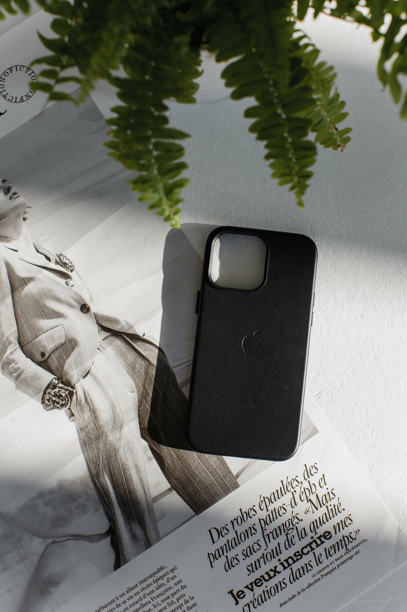 Чехол черный для IPhone 14 Pro Leather Case с анимацией и поддержкой беспроводной зарядки