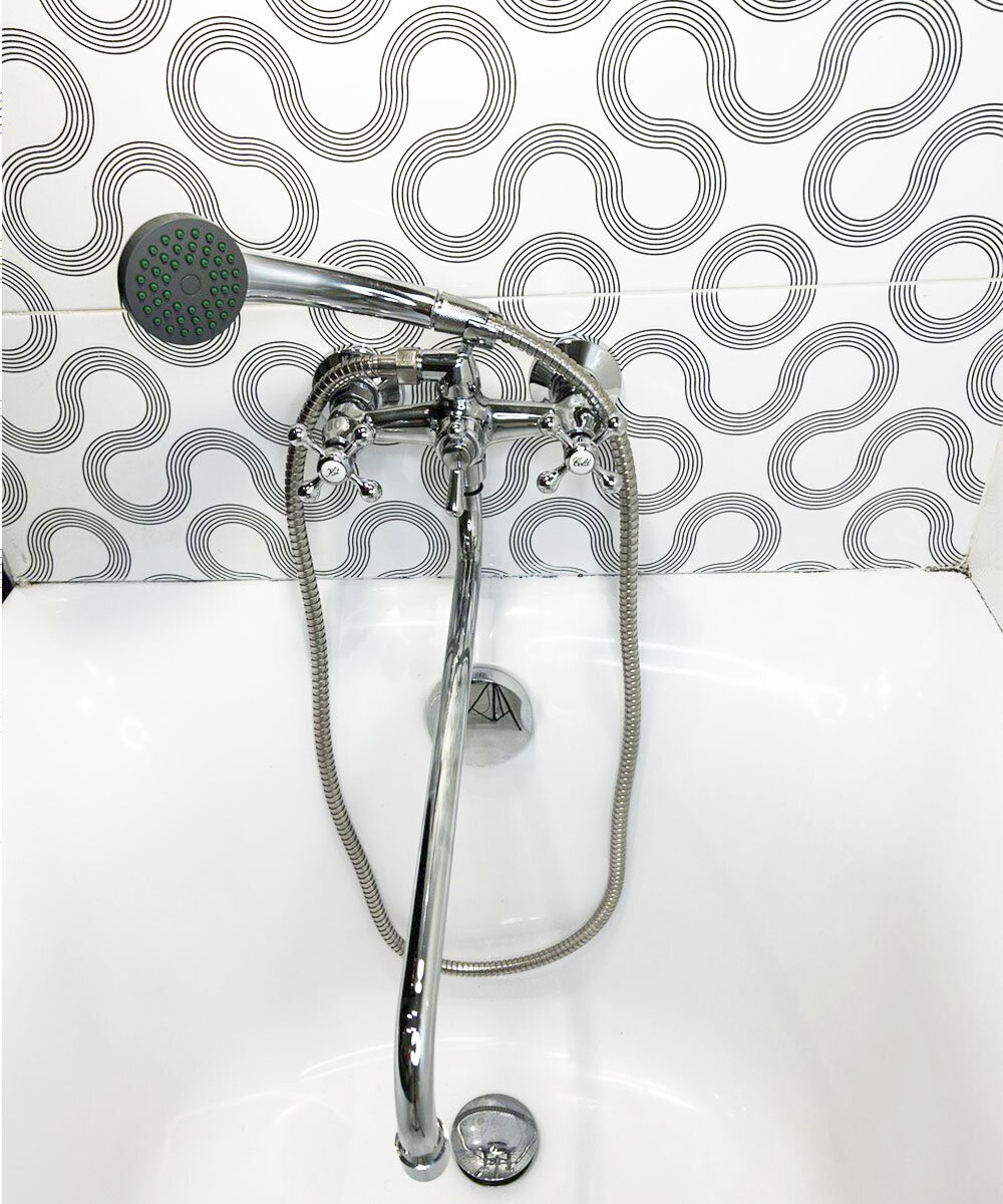 Смеситель для ванны и душа с лейкой и шлангом Hansen H22055 хром