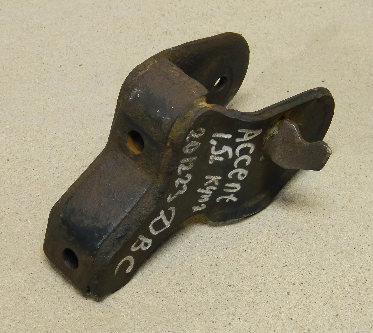 Кронштейн двс Hyundai Accent I (X3) G4EK