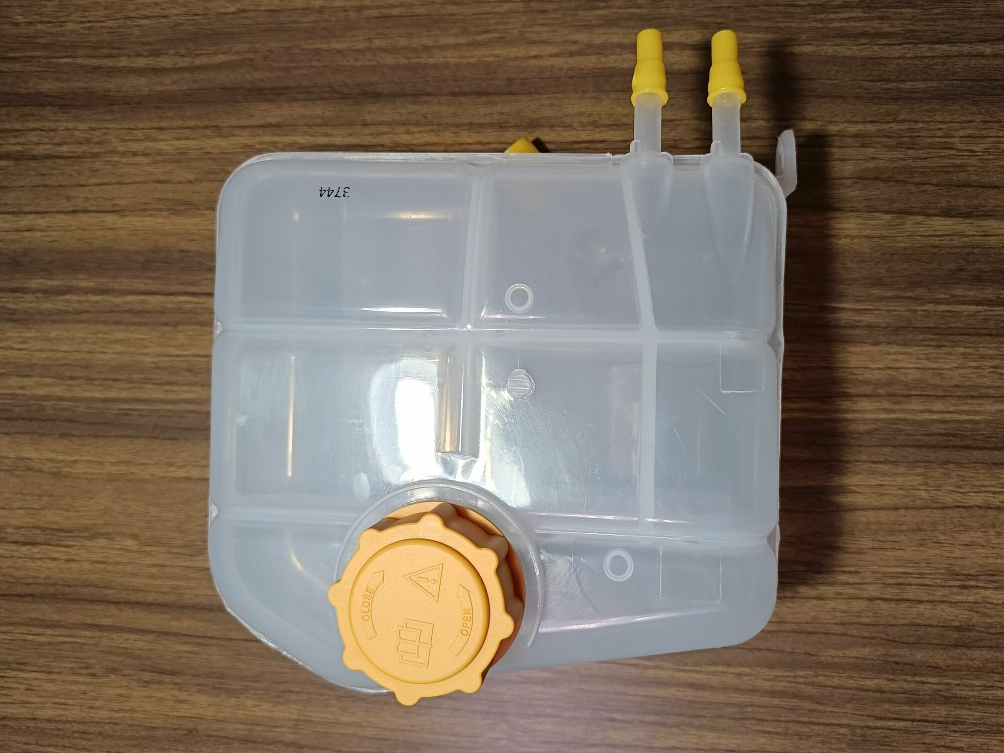 Бачок расширительный с крышкой Фокус 1 с 98-04