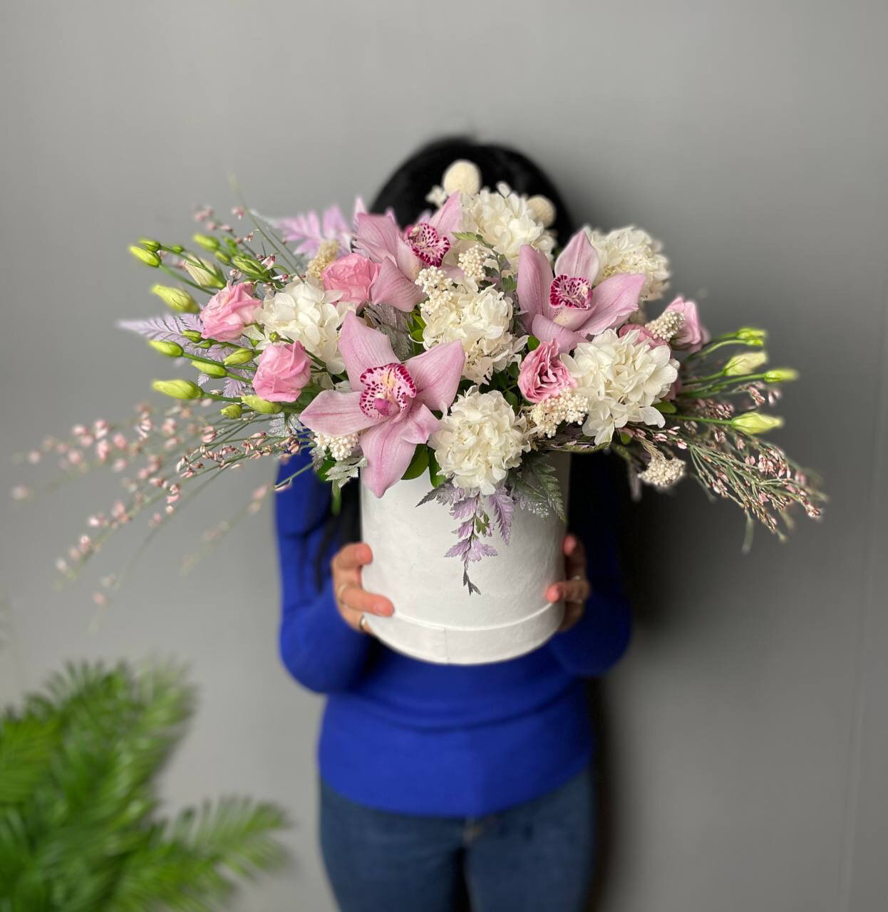 Букет цветов в коробке BOTANIQUE FLOWER "Орхидея и Гортензия", нежный букет из орхидеи, гортензия и эустома высотой 35см