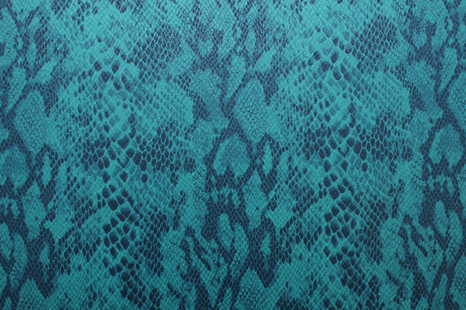 Ткань Кожа искусственная питон сине-бирюзовая , 250 г/пм, ш142см, 0,5 м