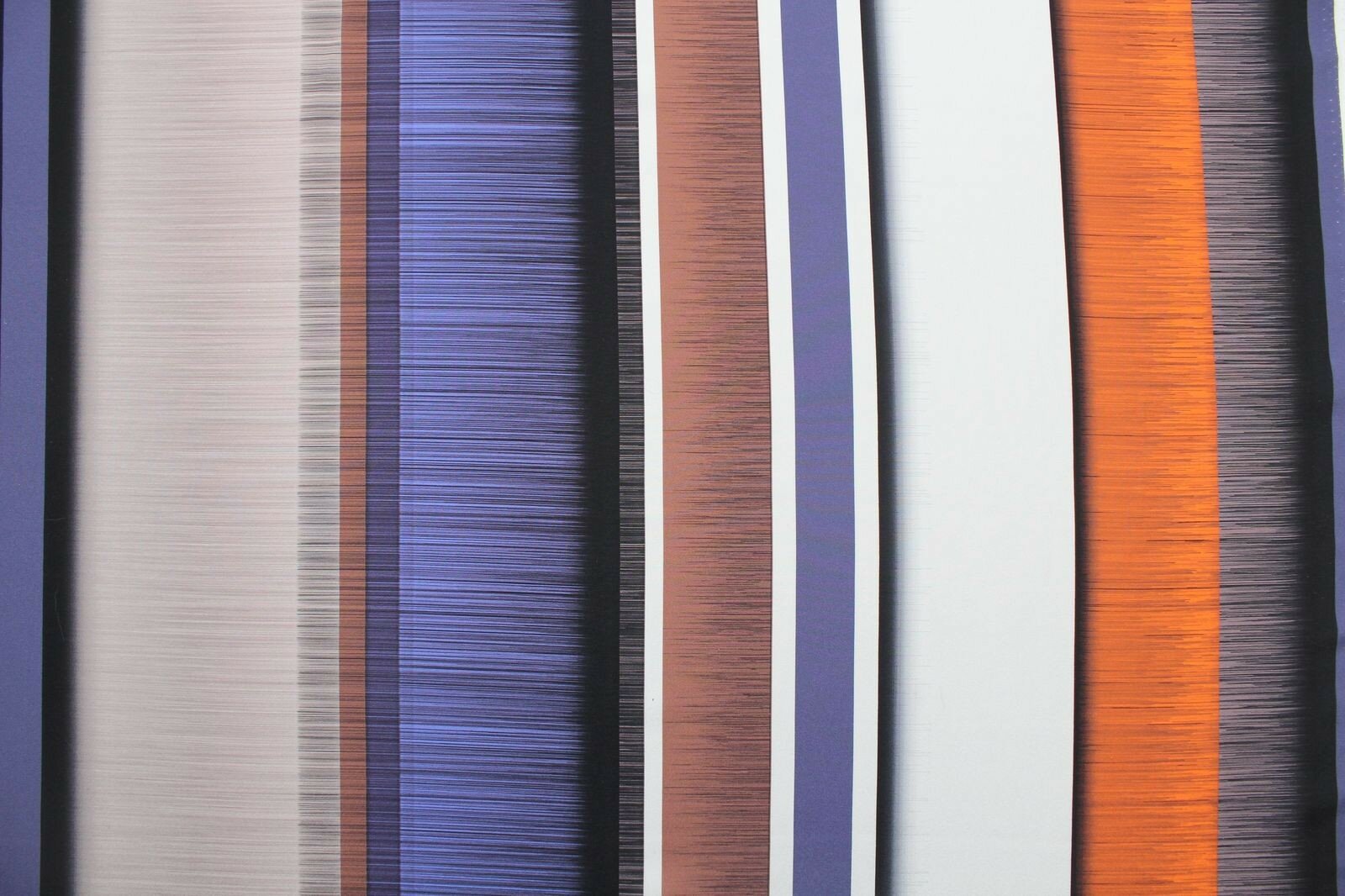 Ткань Шёлковый креп-стрейч на атласе с рисунком в продольную полосу, ш132см, 0,5 м