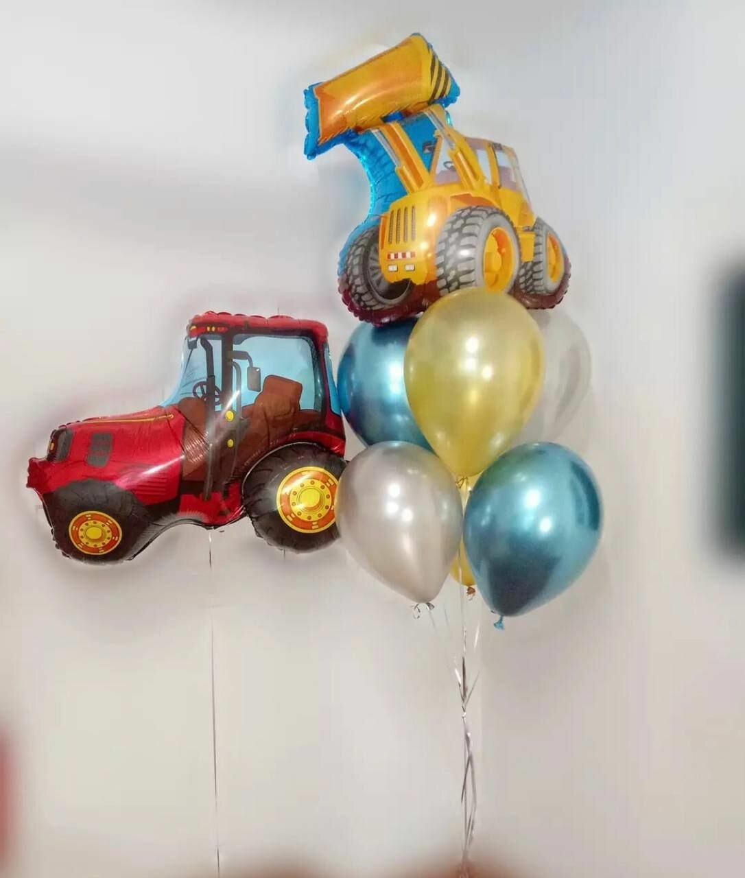 Трактор и экскаватор с шариками / Шары гелиевые строительная техника