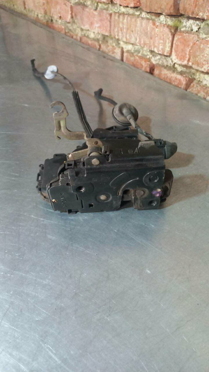 Замок двери передней правой Volkswagen Passat B5 рест. 2004 1J0837868