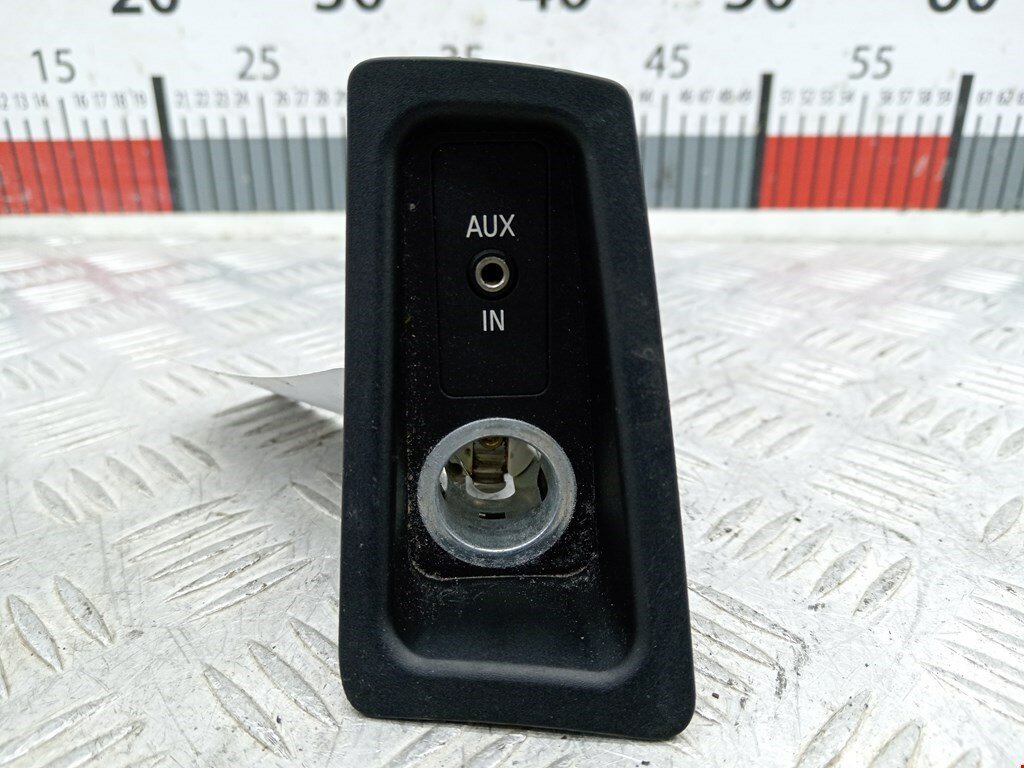 Разъем AUX / USB BMW 1-Series (E81/E82/E87/E88) 84109237655 арт. 1971665