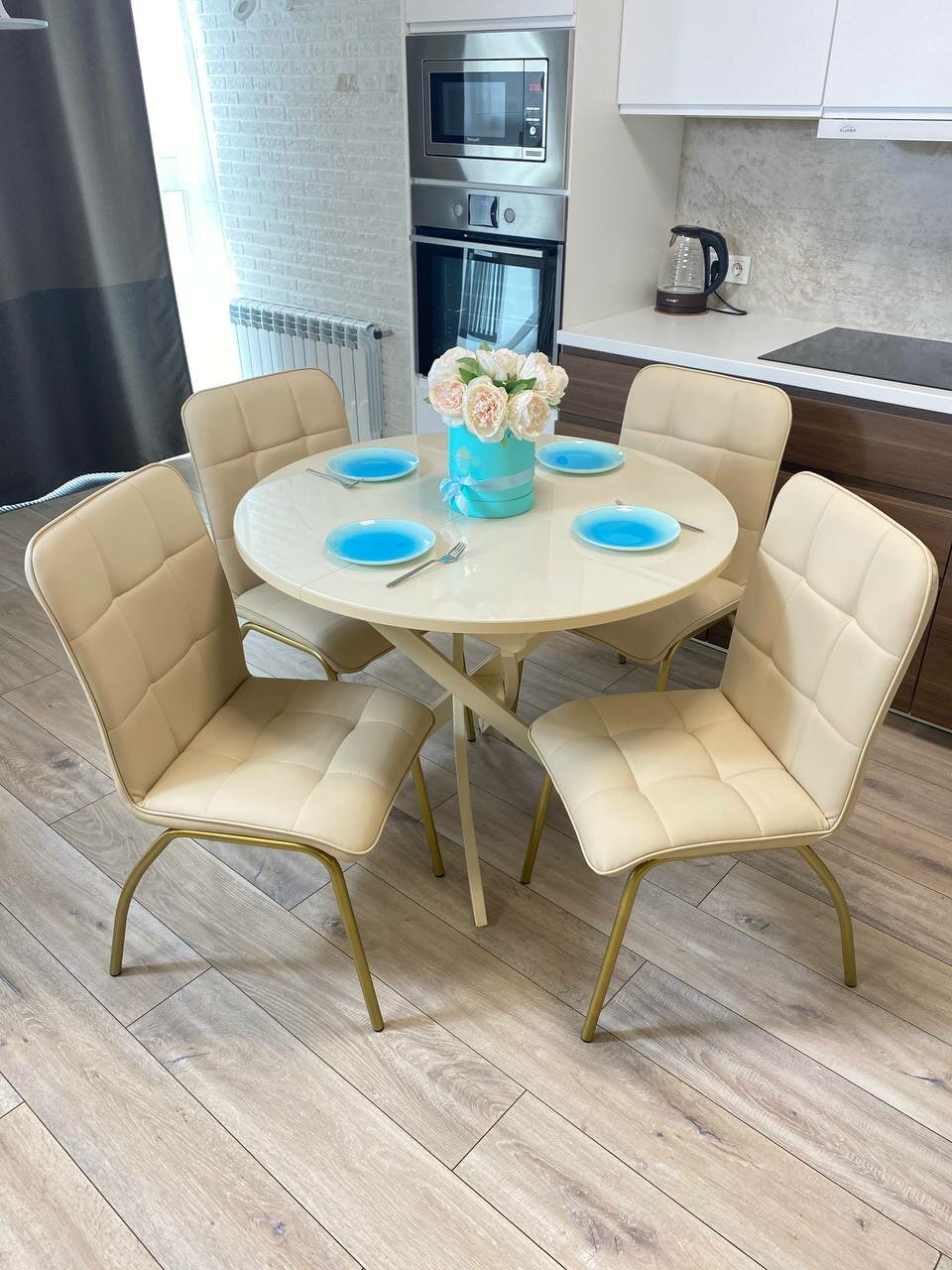 Обеденная группа Три Бобра Круглый стол Ваниль / Лорд, ваниль, экокожа