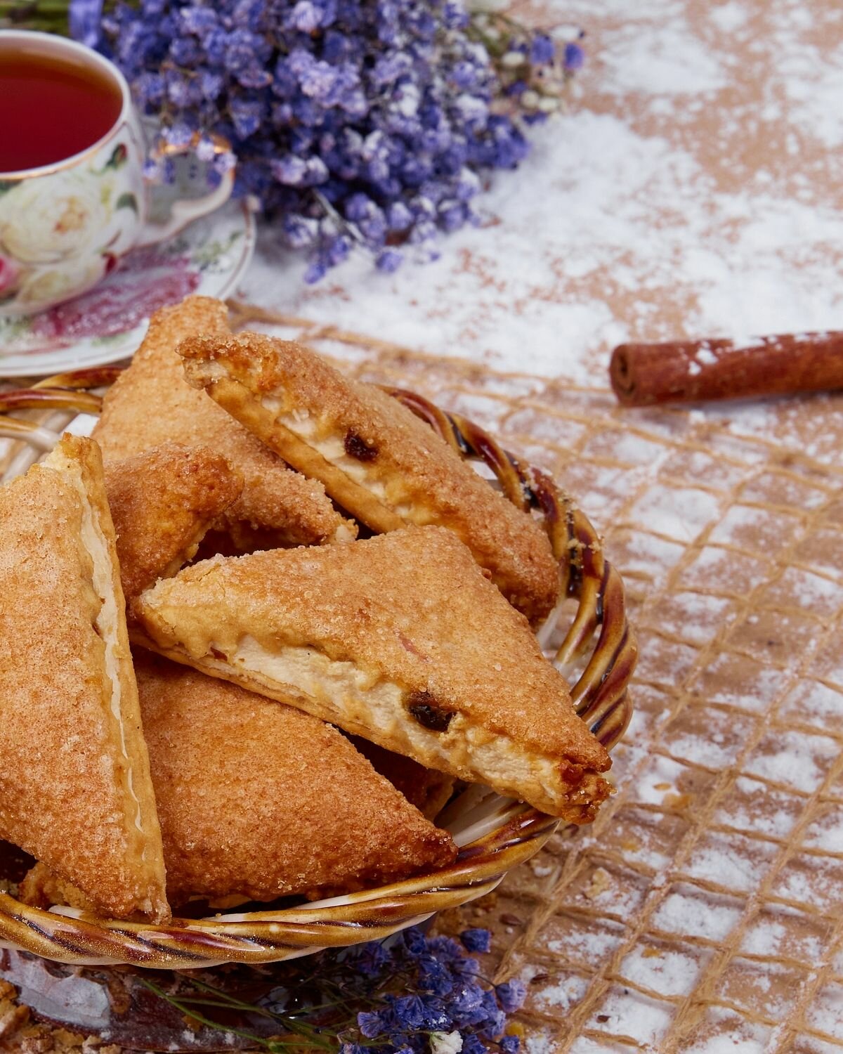 Печенье Лакомка Творожная с Изюмом