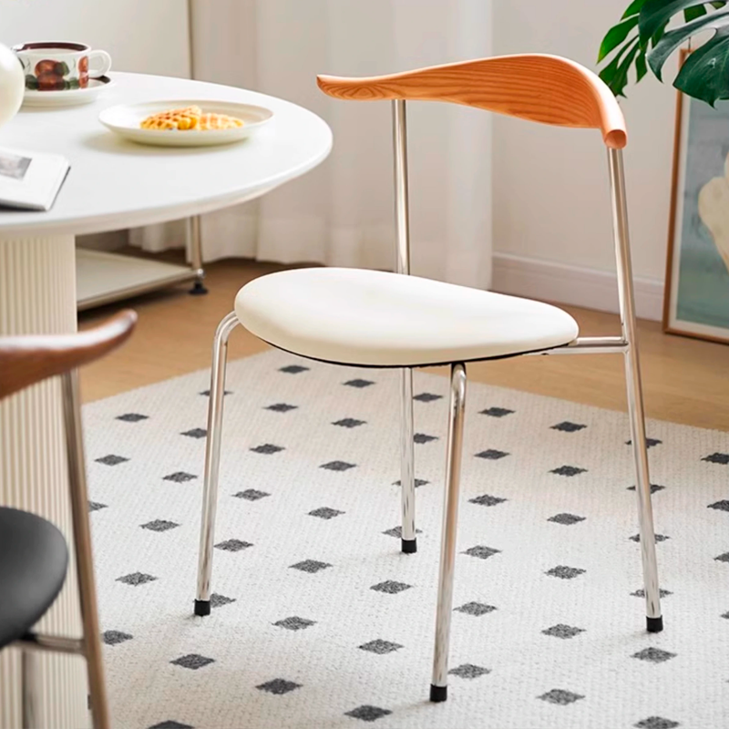 Стул кожаный Antique Horn (светлое дерево, белая подушка)