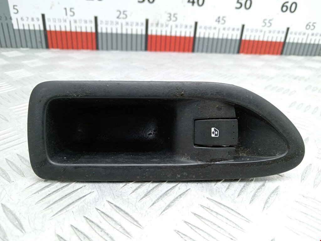 Кнопка стеклоподъемника Renault Laguna 2 8200220507 арт. 2074659