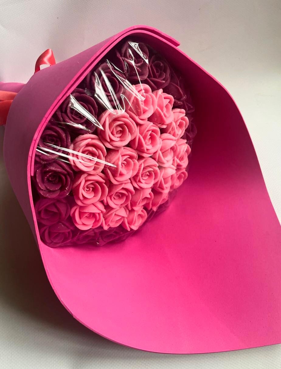 Шоколадные розы букет ShokoTrendy 37 шт розово-красный 444 гр