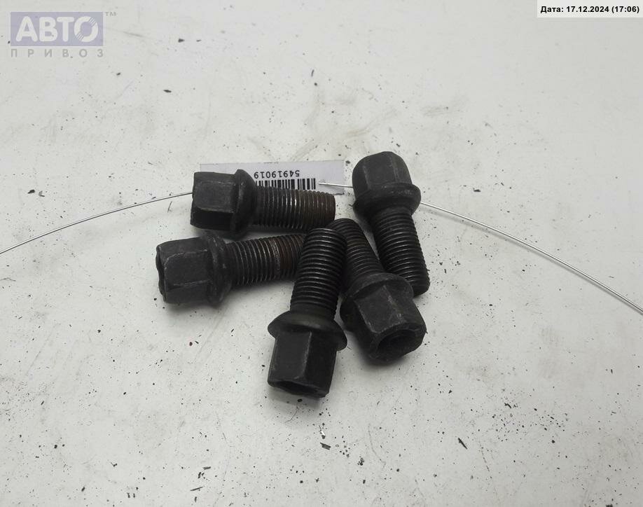 Болт колесный (гайка колесная) Volkswagen Passat B5