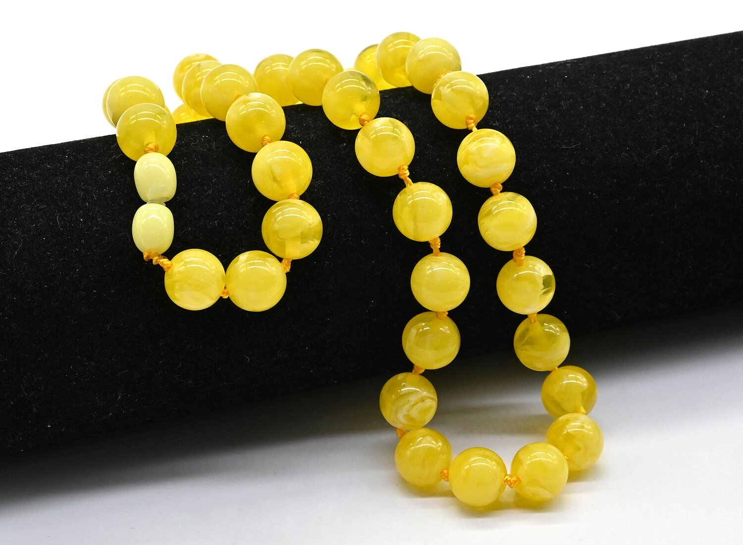 Бусы, янтарь