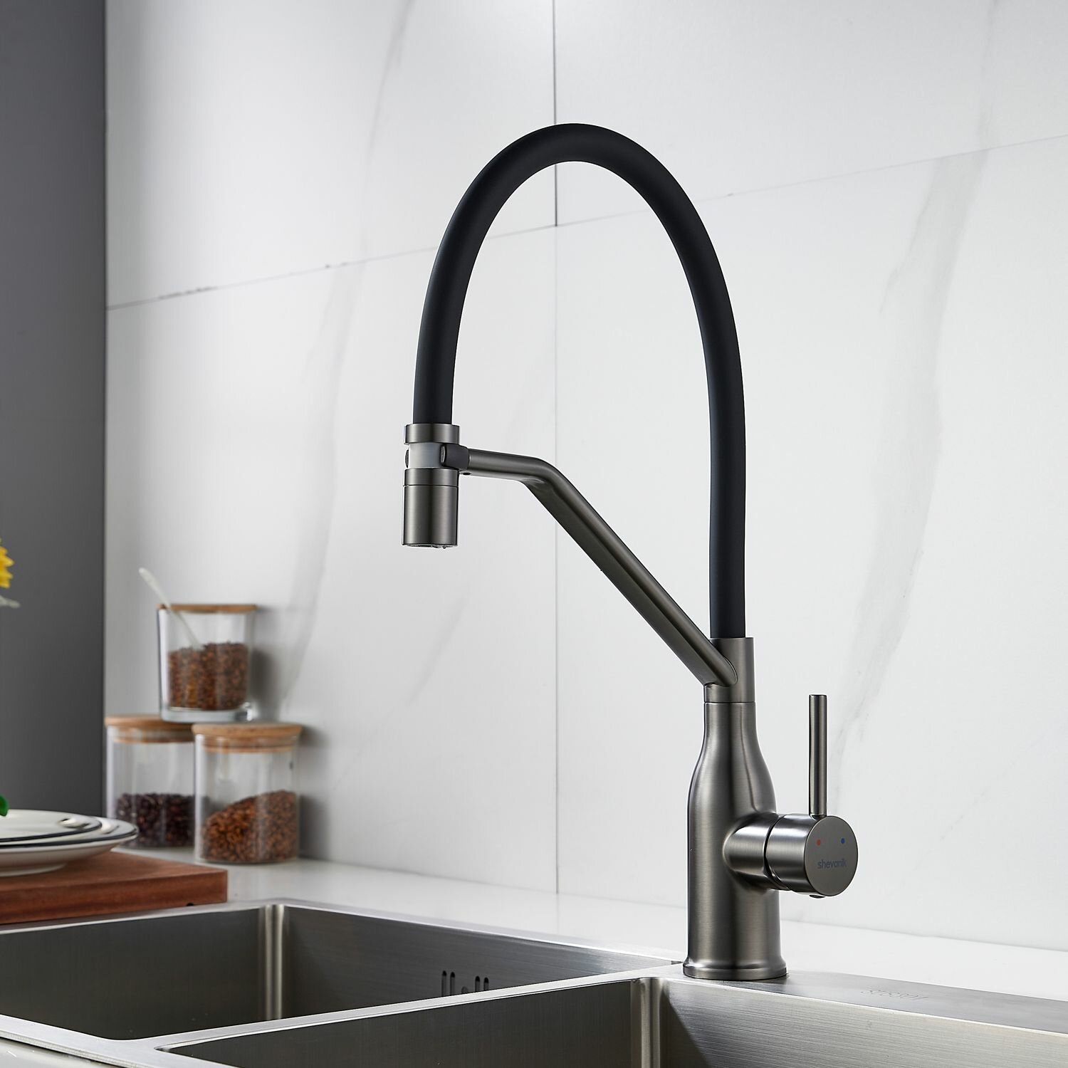 Смеситель для кухни с гибким силиконовым изливом и двухрежимным аэратором Shevanik S343