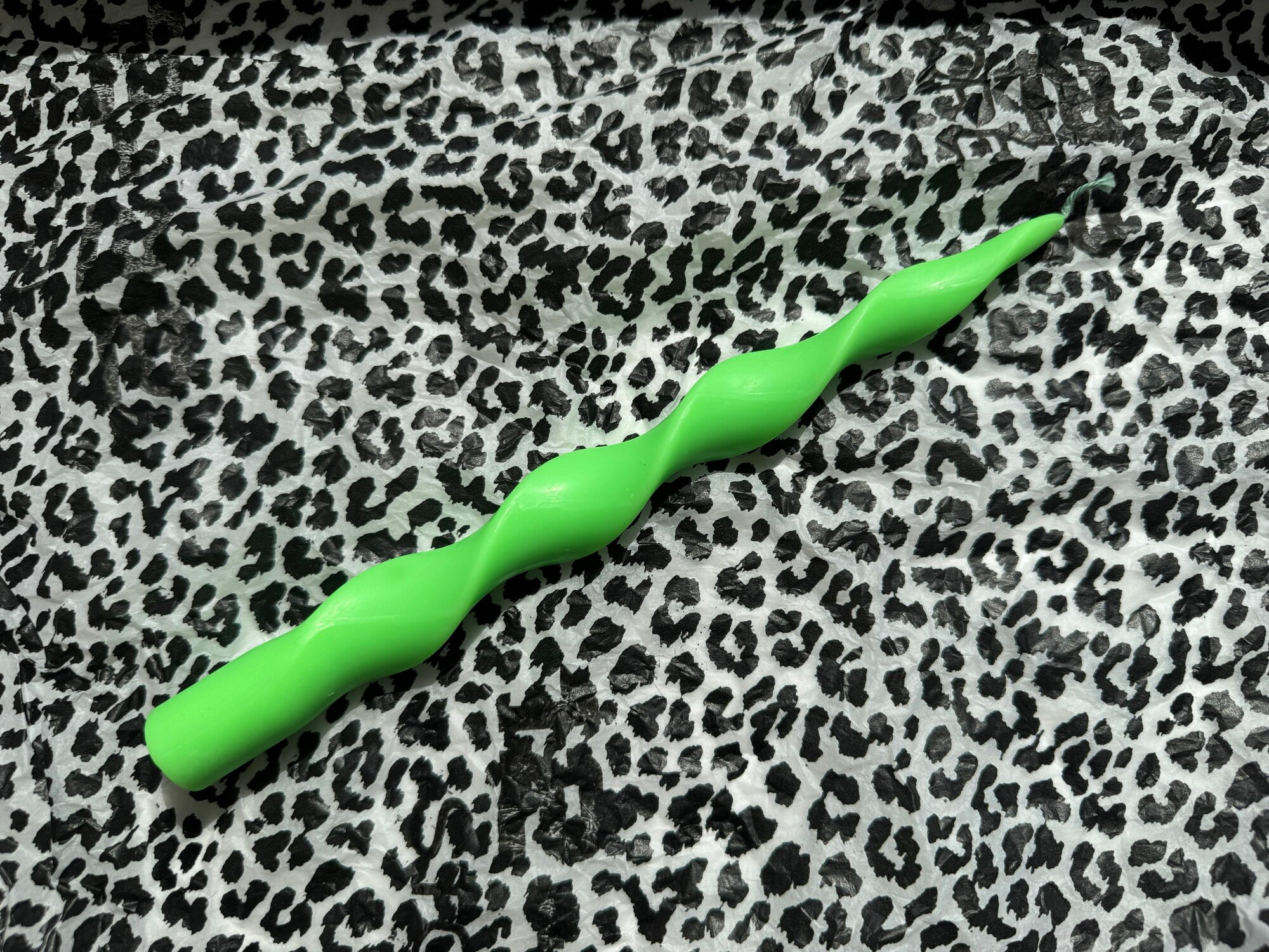 Эко-свеча ручная работа 12-22 ручная работа, неоновый зеленый, оливковый воск спиральная форма 25 см