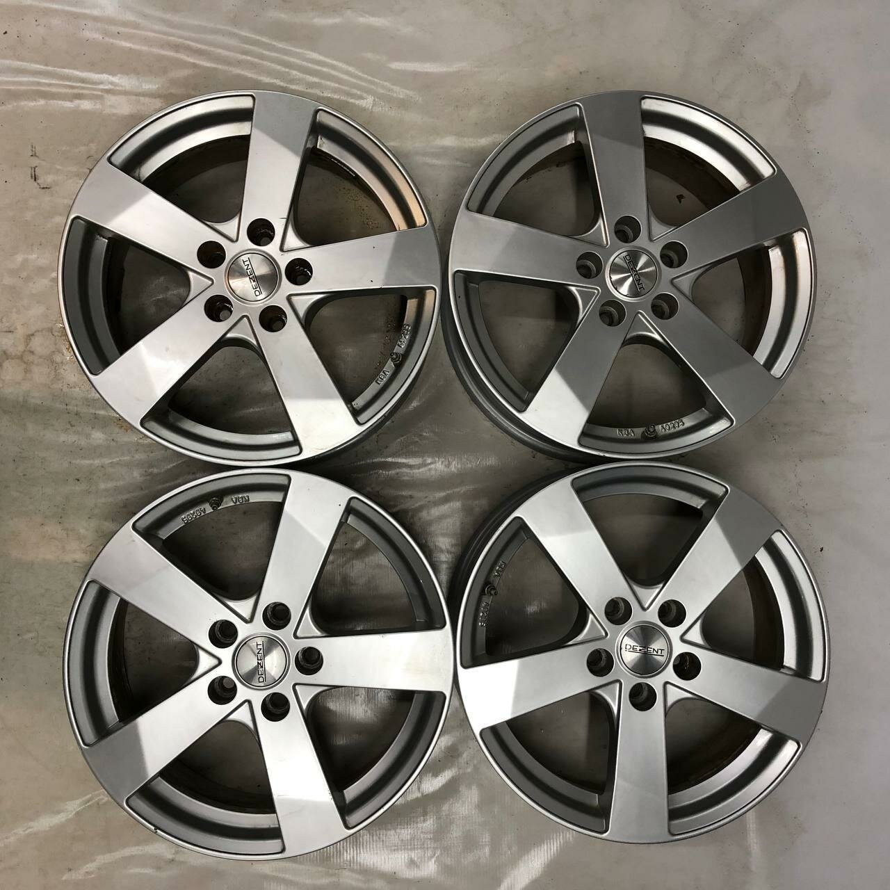 Колесные диски Dezent 17x7 PCD 5x114.3 D67.1 ET45 (Реплика)