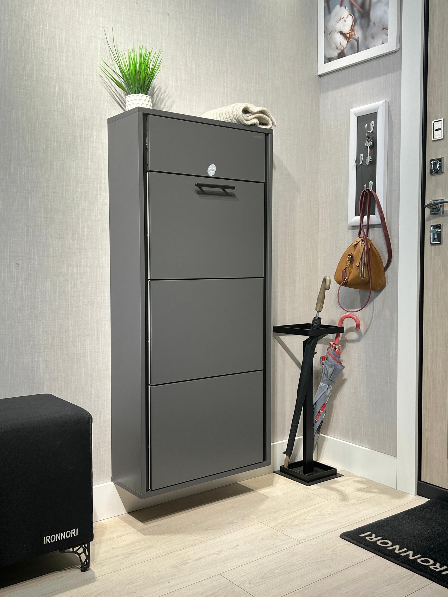 Обувница в прихожую IRONNORI Лайт Плюс 3 секции, Графит, профиль чёрный, 121х54.5х20 см
