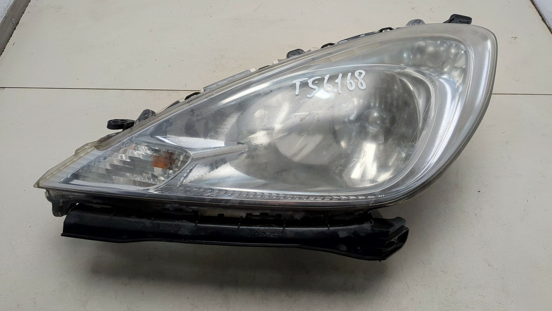 Фара (передняя) левая Honda Fit Б/У