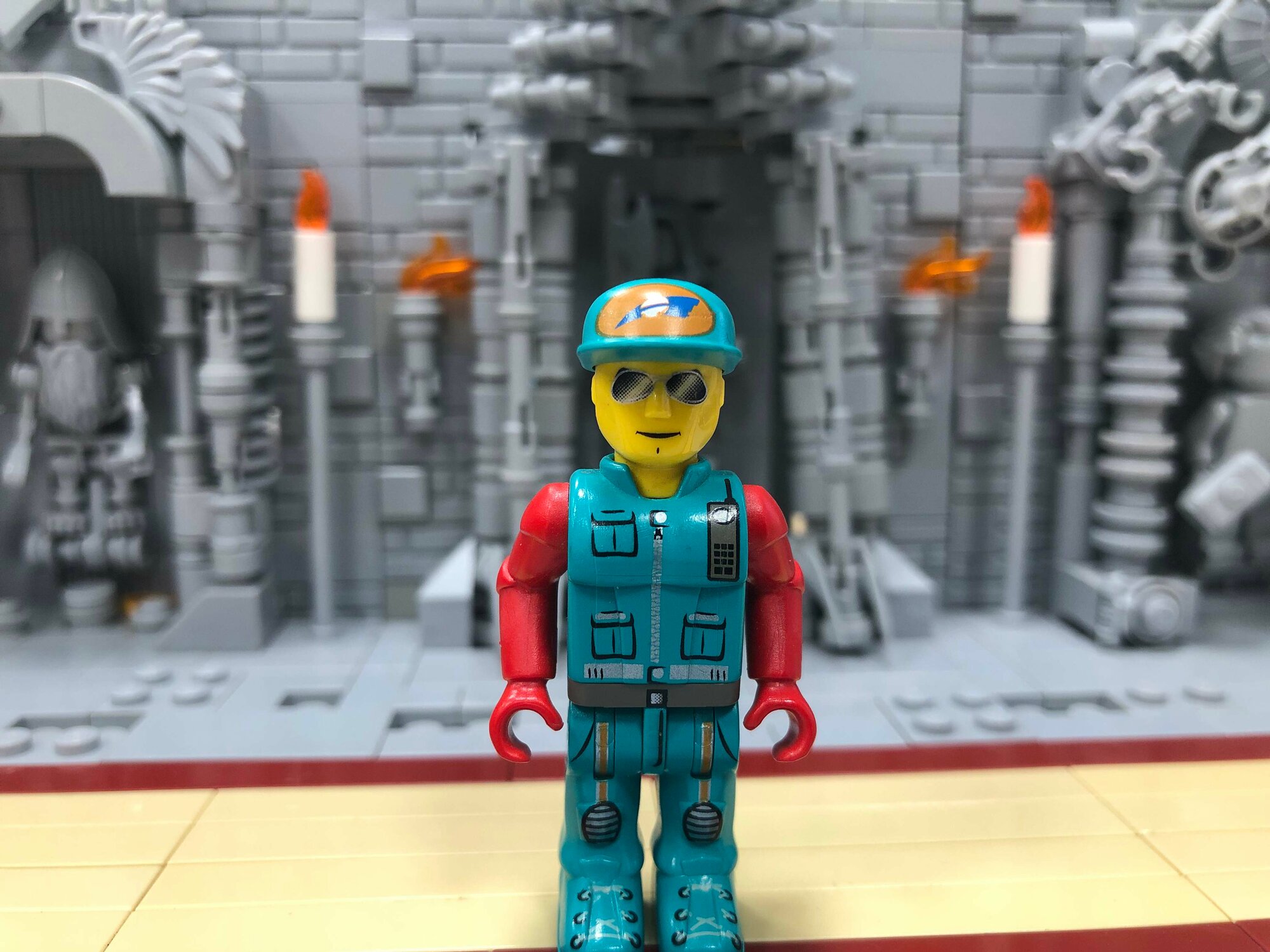 Минифигурка Lego js027 Crewman with Dark Turquoise Vest and Pants, Red Arms
