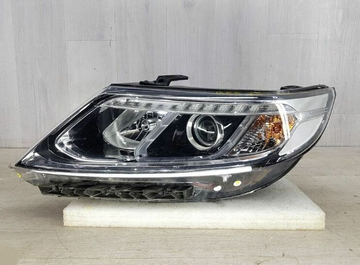 Фара левая KIA Sorento 2009 - / арт. 921012P550 / бренд MOBIS