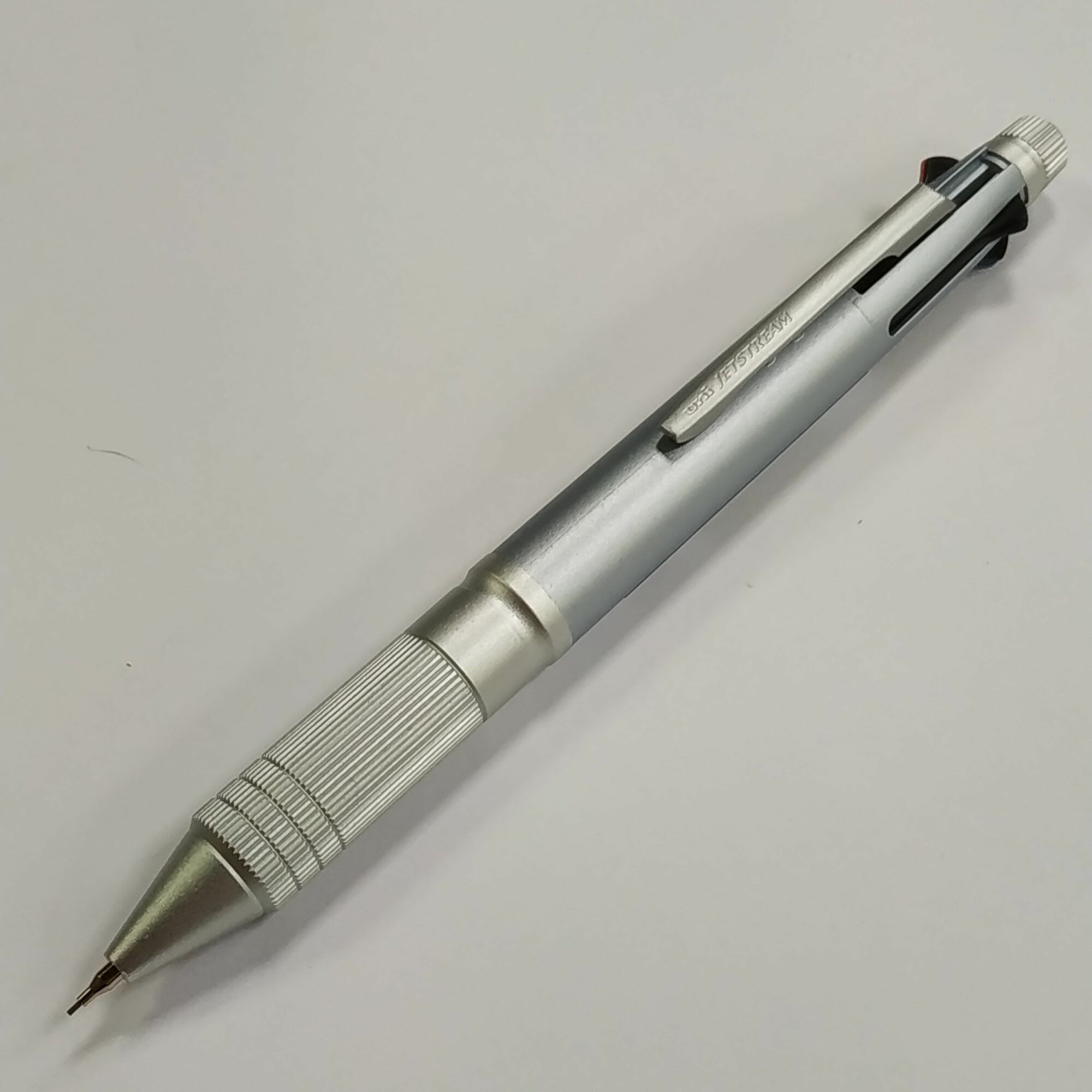 Ручка - карандаш (4+1) в одном корпусе UNI "JETSTREAM" серебристый.