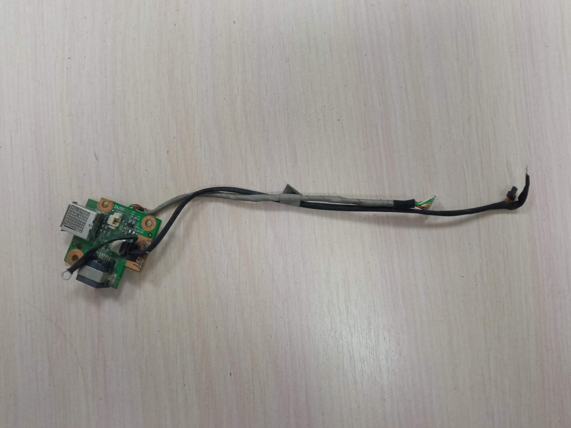 USB PORT/MODEM JACK BOARD 40gab170s-c200