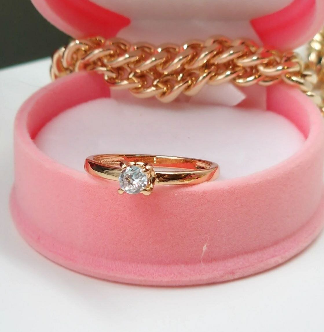 Кольцо, фианит