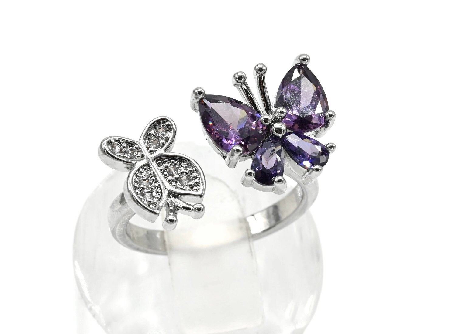 Кольцо, циркон