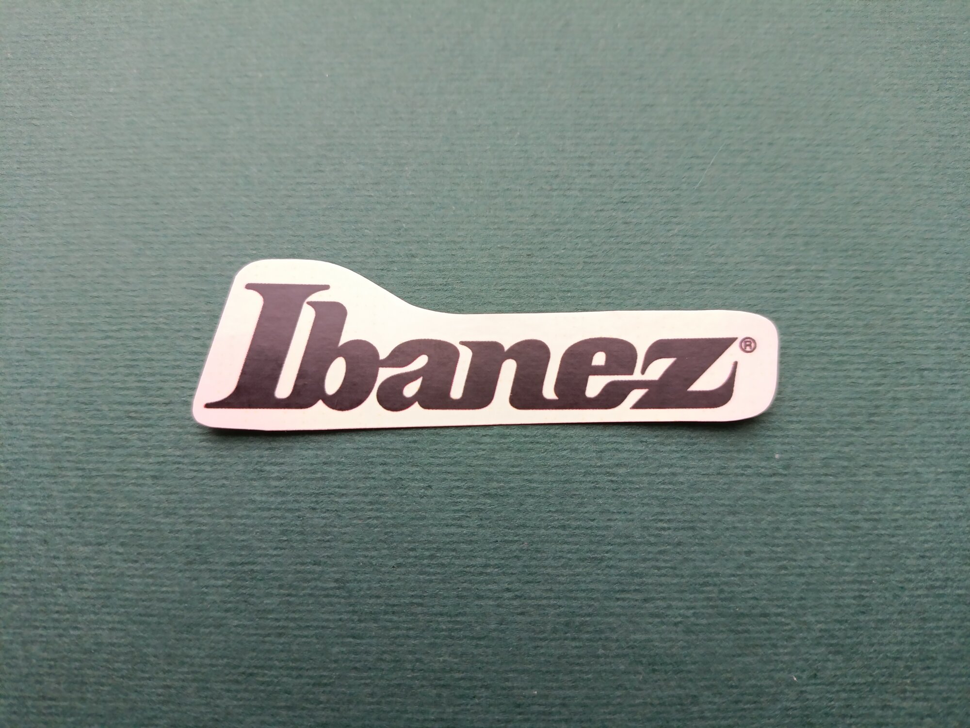 Деколь (водный перевод) на голову грифа электрогитары Ibanez.