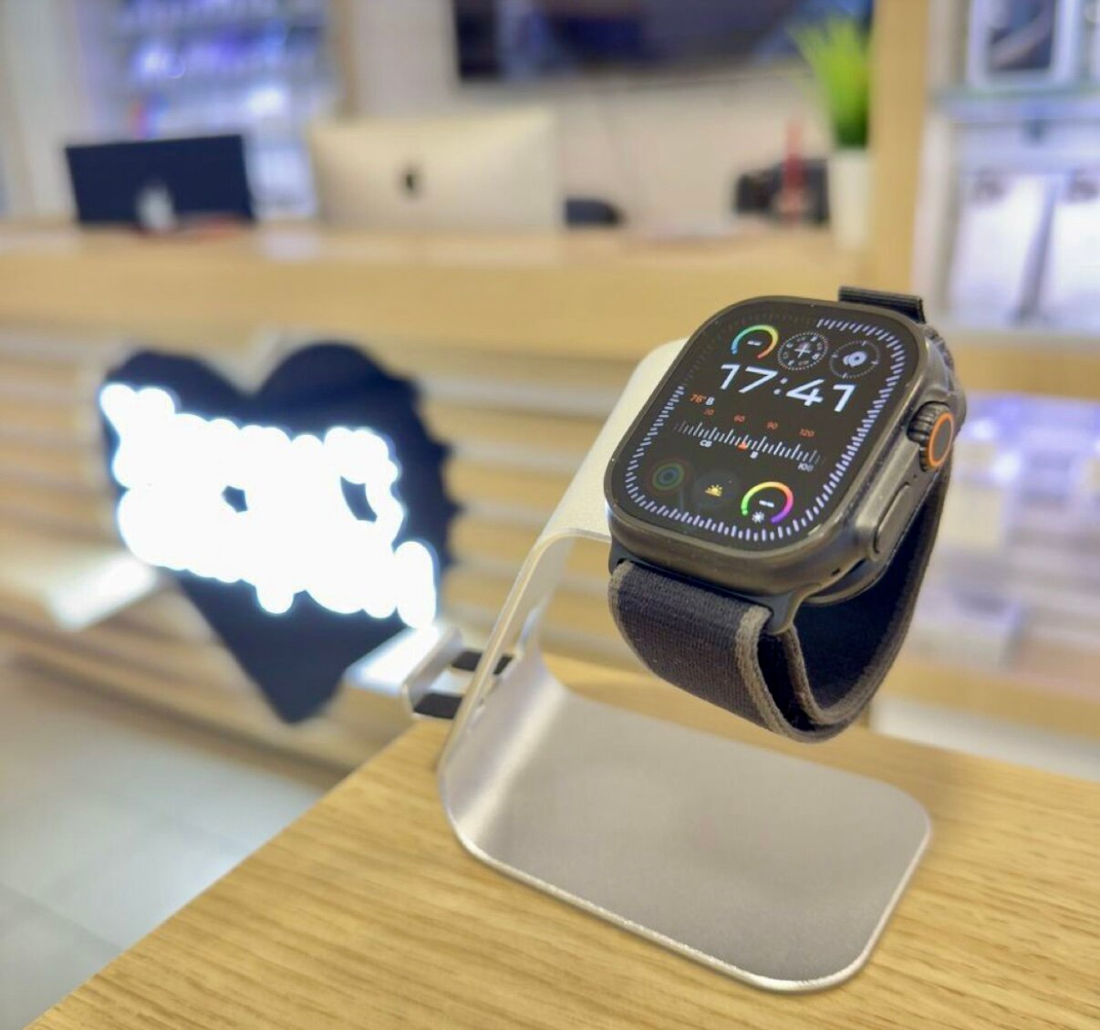 Apple Watch Ultra 2 GPS + Cellular 49mm 2024 Black Titanium Case with Black Trail Loop - S/M