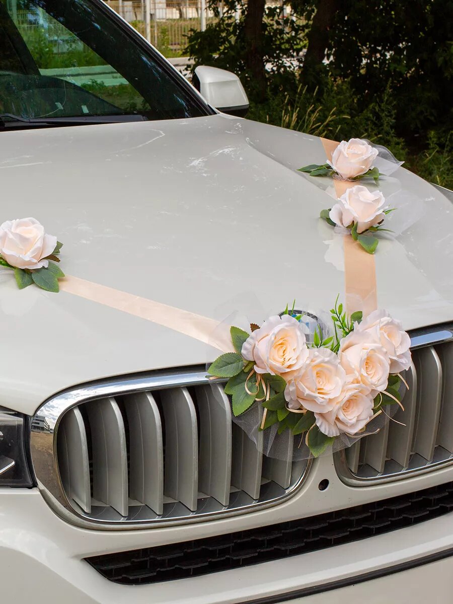 Украшение на свадебную машину молодоженов