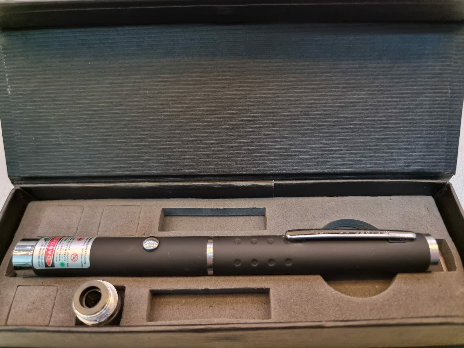 Указка лазерная Metrobas Laser Pointer, зеленая, ручная, чёрная