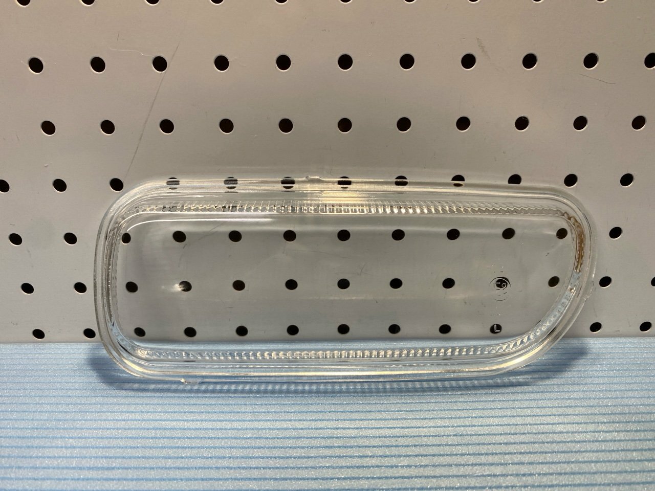 Стекло левое фары противотуманной Мерседес Аксор КамАЗ 5490