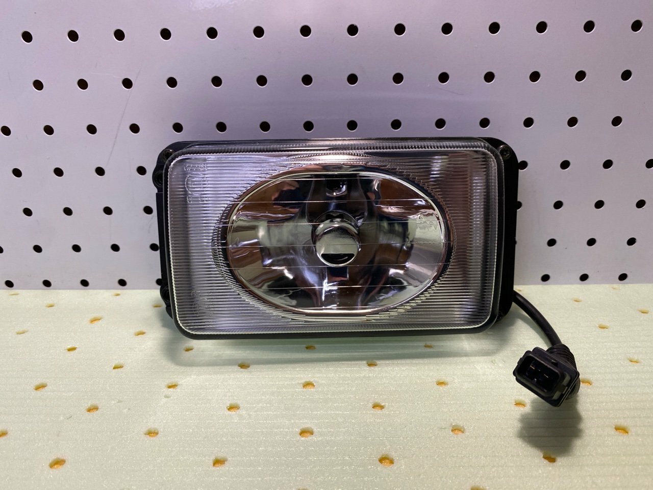 Фара противотуманная Мерседес Актрос МП1, Аксор правая