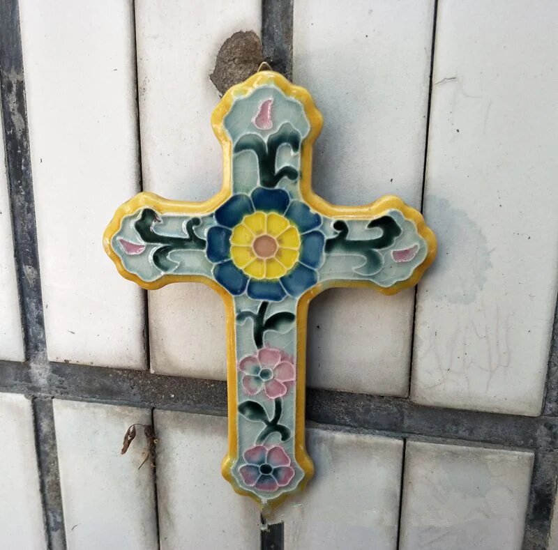 Керамическая скульптура крест color 3