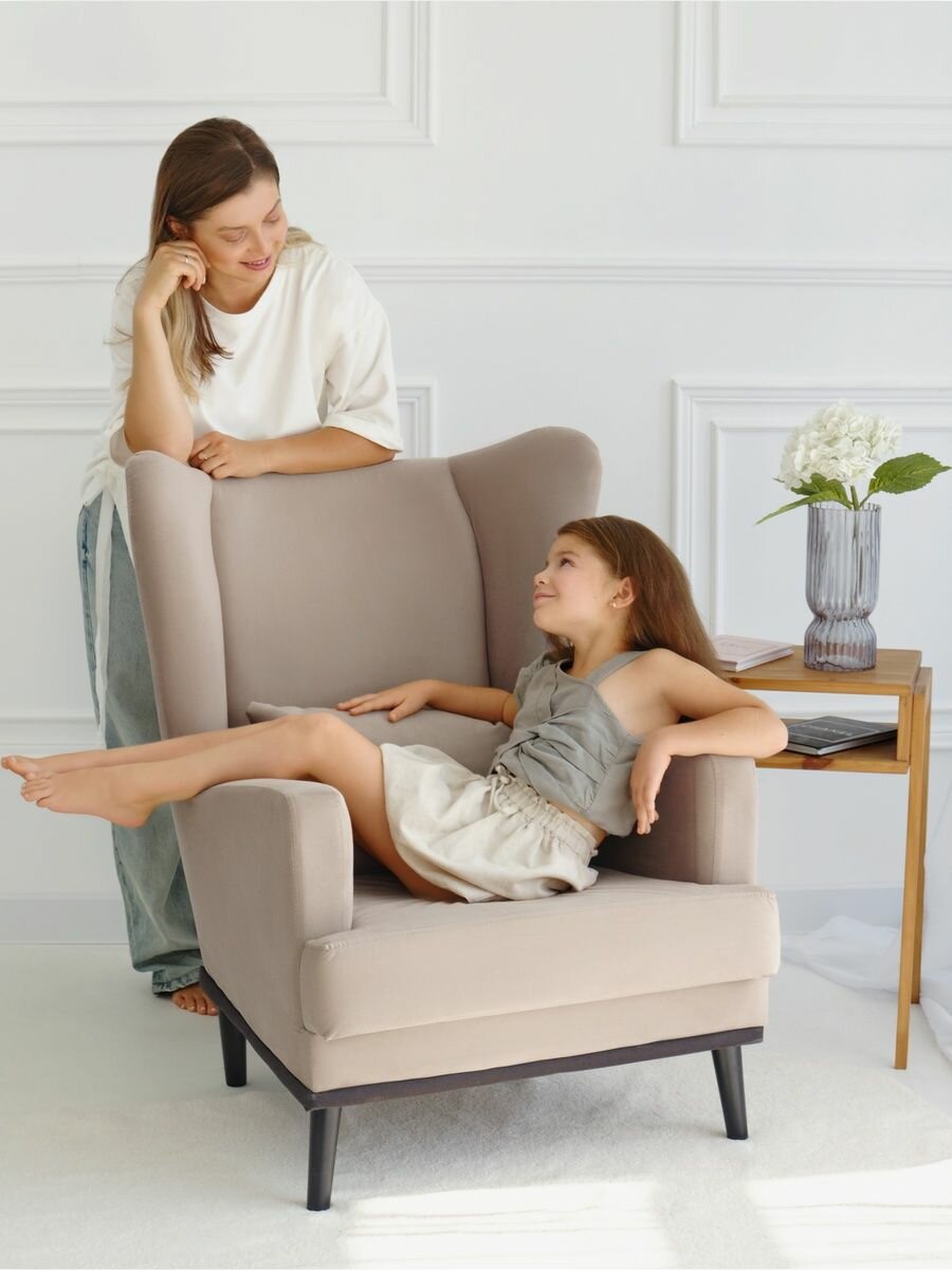 Кресло Оскар мягкое для отдыха дома, на ножках, велюр Max Beige 75х85х90 (ШхГлхВ)