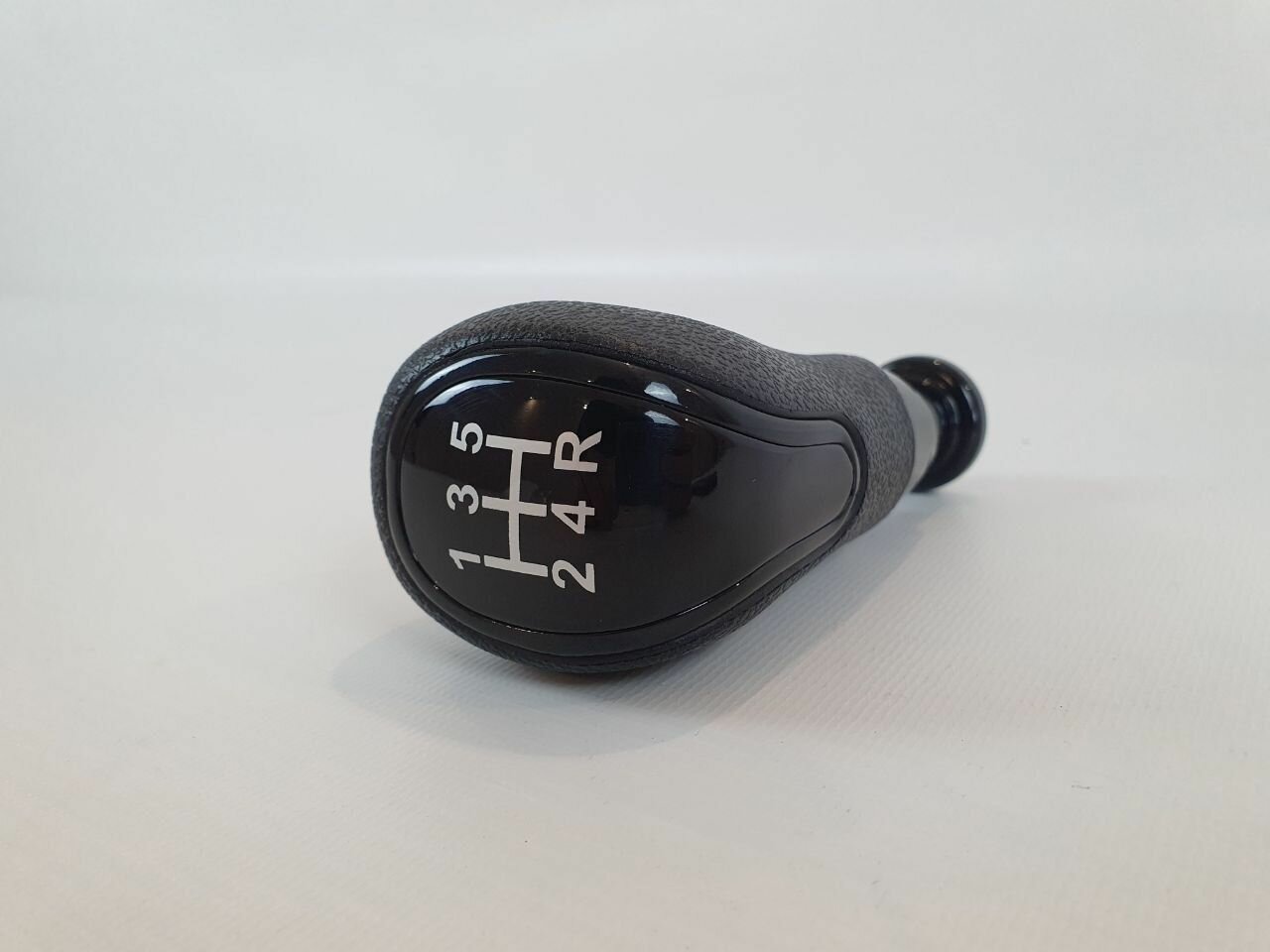 Ручка КПП 2180, 2190, 21704 черная