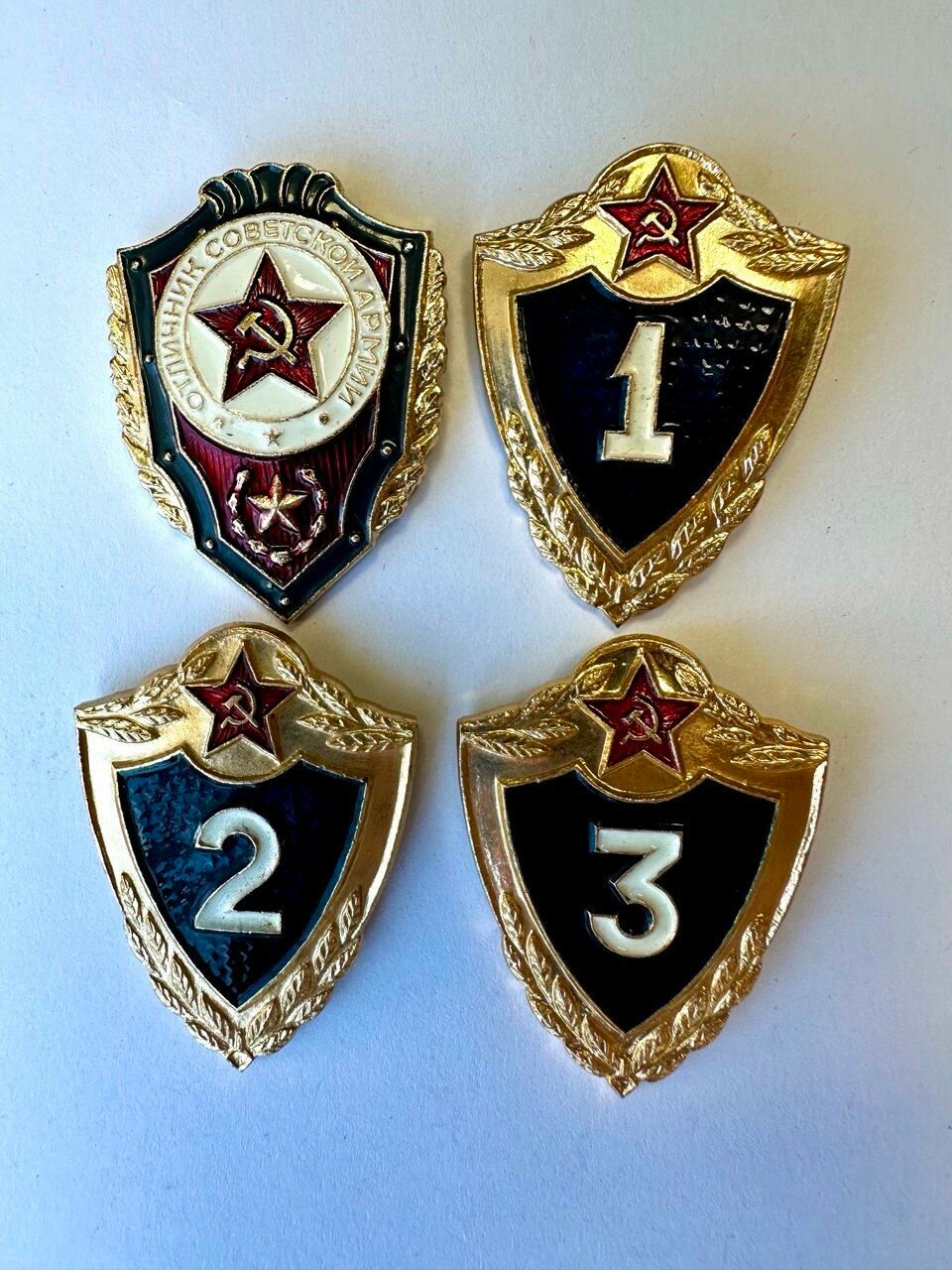 Комплект брошей Kamukamu