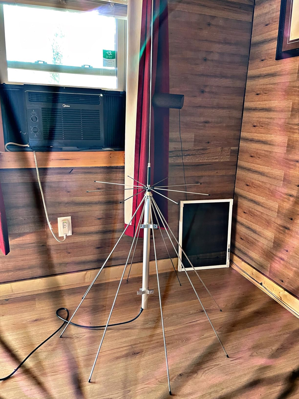 Базовая широкополосная дискоконусная антенна VHF / UHF / SHF / GSM диапазонов DIAMOND D3000N