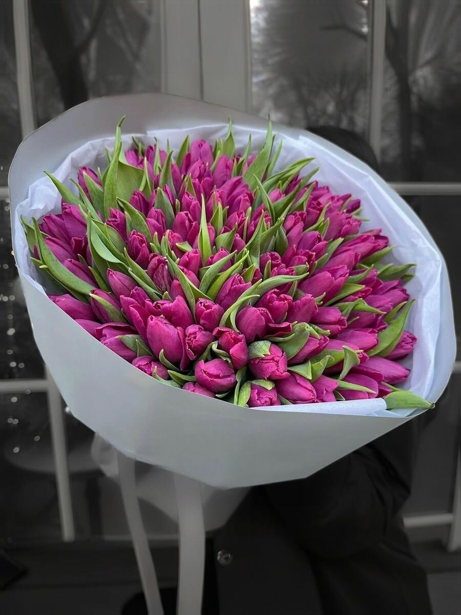 Букет из 101 фиолетового тюльпана