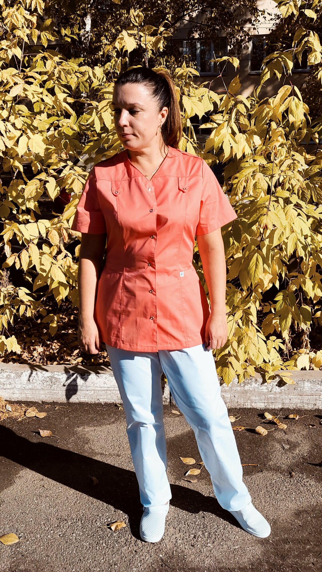 Медицинская куртка София / 170-176/44/коралловый / медицинская блузка женская / медицинская рубашка/ / блузка для массажиста / куртка для мастера / униформа женская