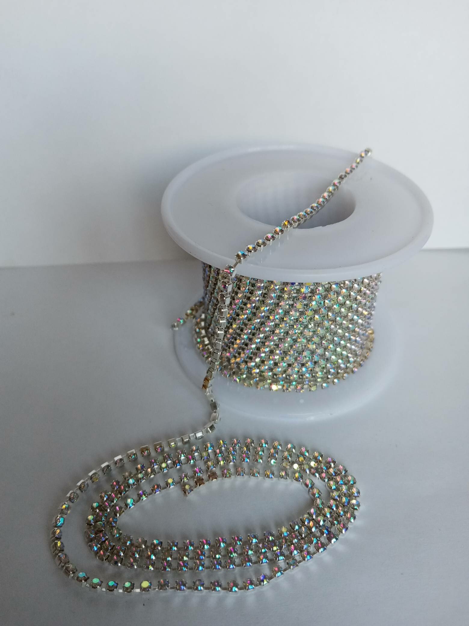 Стразовая цепочка * Хамелеон* 2мм 9м. ss6(упак)/Цепь со стразами/Стразы для рукоделия